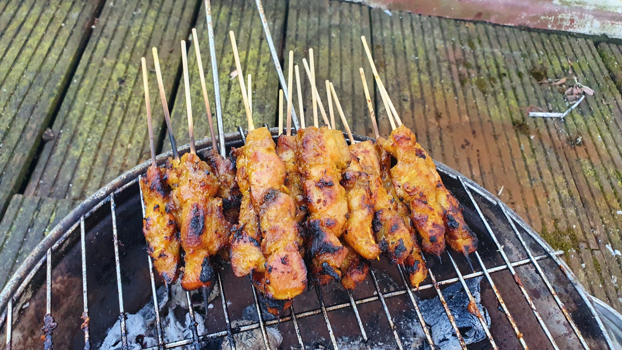 Recept voor zelfgemaakte Maleisische kipsaté – Heerlijk op de BBQ.